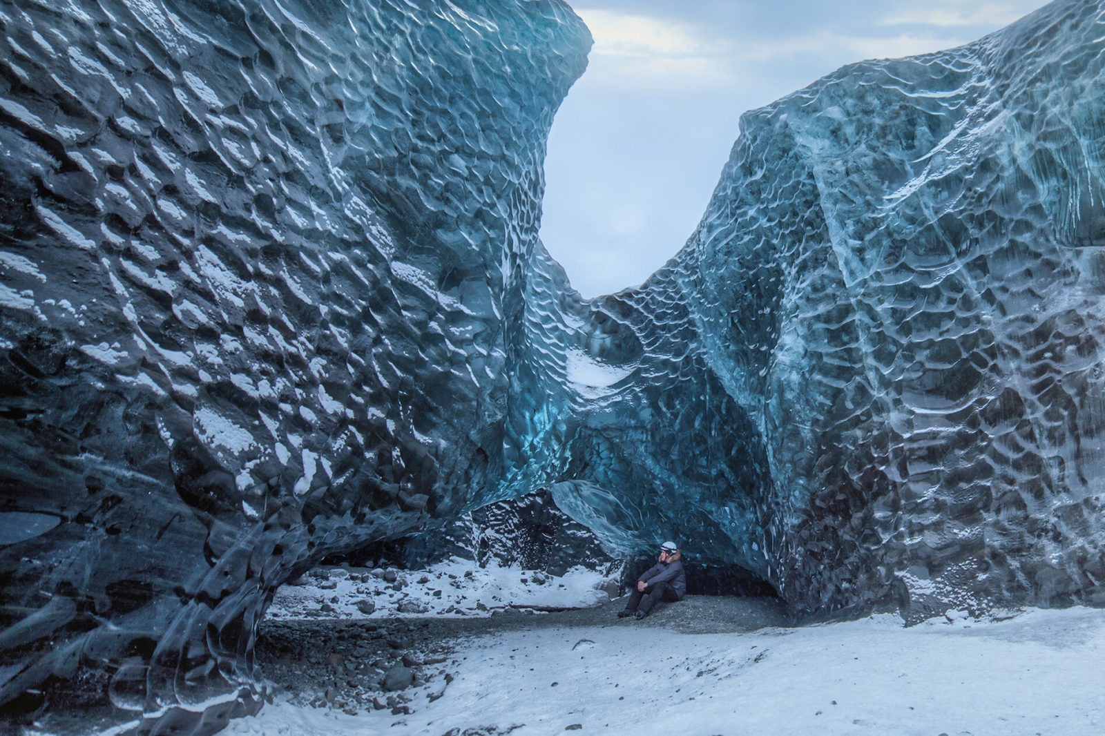 Vatnajökull ice cave tour - discover the Icelandic sapphire